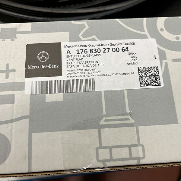 Mercedes-Benz Entlüftungsklappe hinten links und rechts A176...